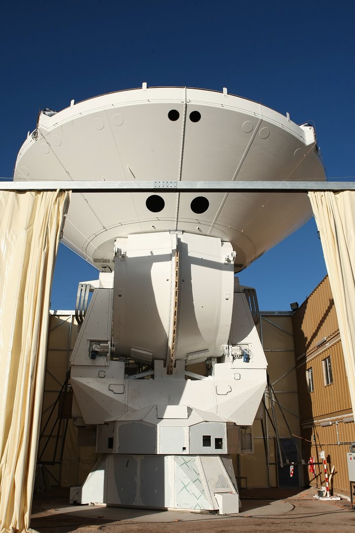 Assembly of second European ALMA antenna | ESO Chile