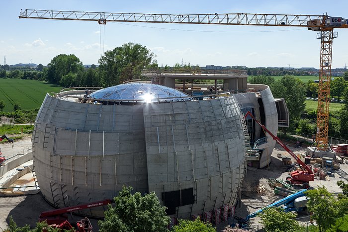 ESO Supernova star-roof kissed by Sun | ESO