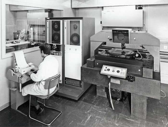 Plate scanner at CERN | ESO Suomi