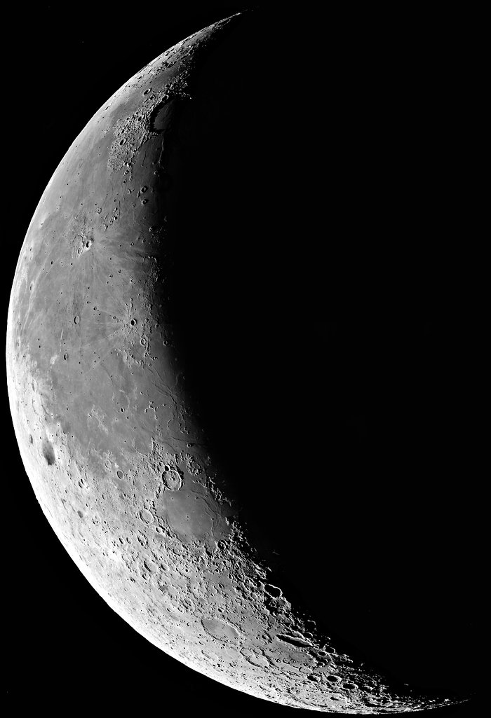 The waning moon | ESO