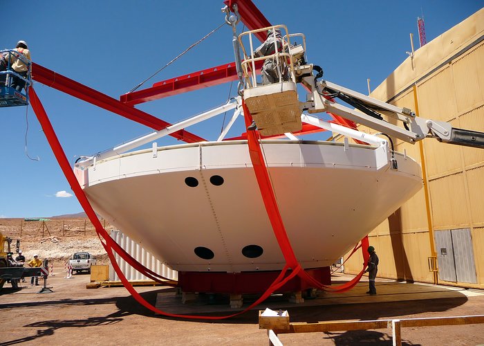 Assembly of first European ALMA antenna | ESO Danmark
