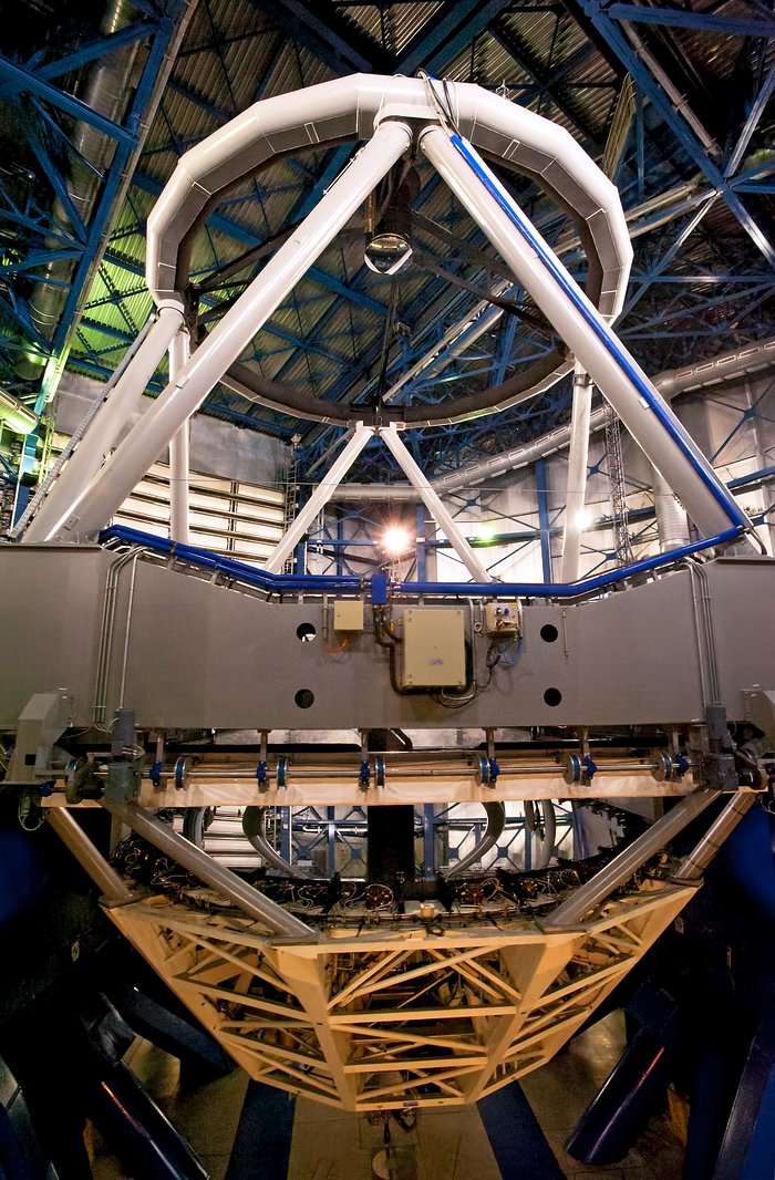 VLT Unit Telescope from inside | ESO