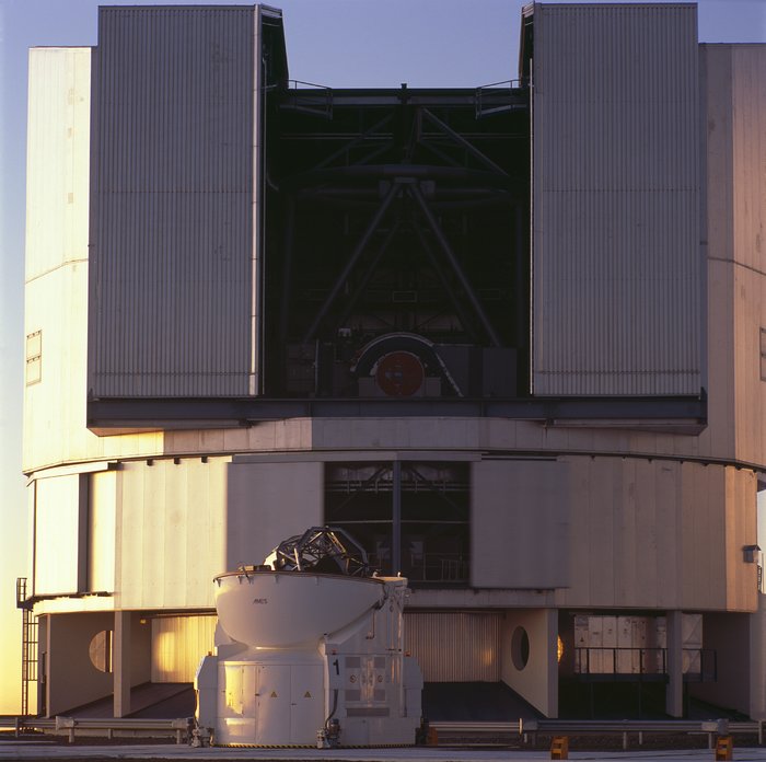 UT1 and AT1 | ESO Portugal