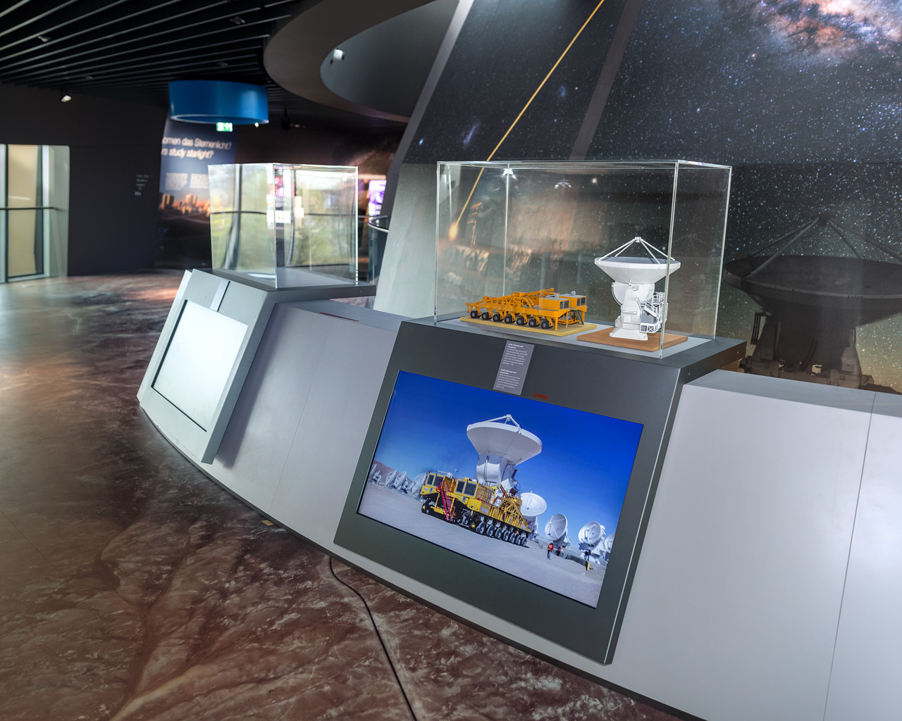 ALMA replica model on display | ESO France