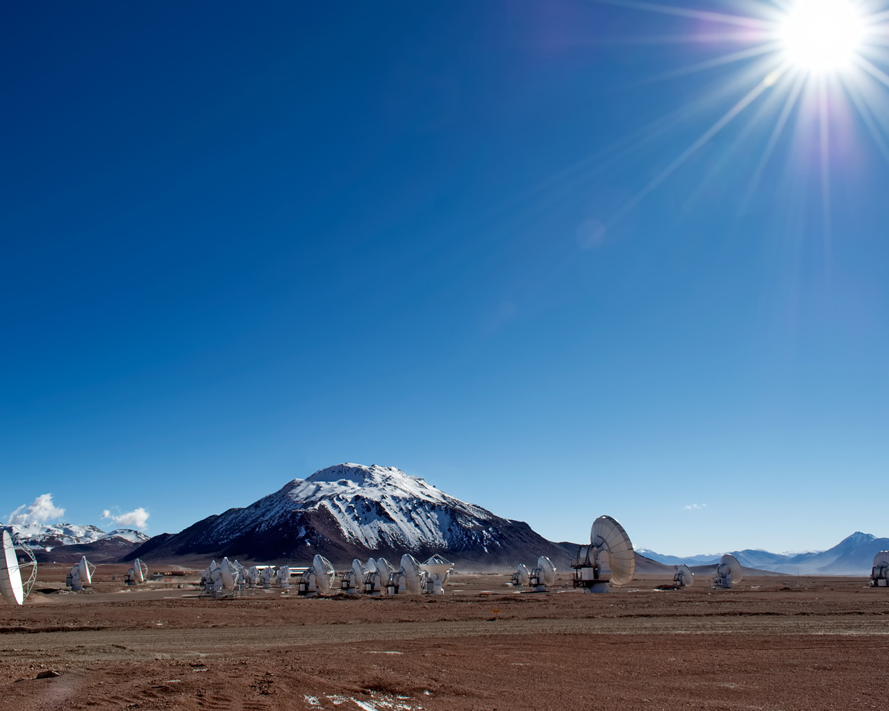 ALMA array under the sun of the Atacama | ESO Ireland
