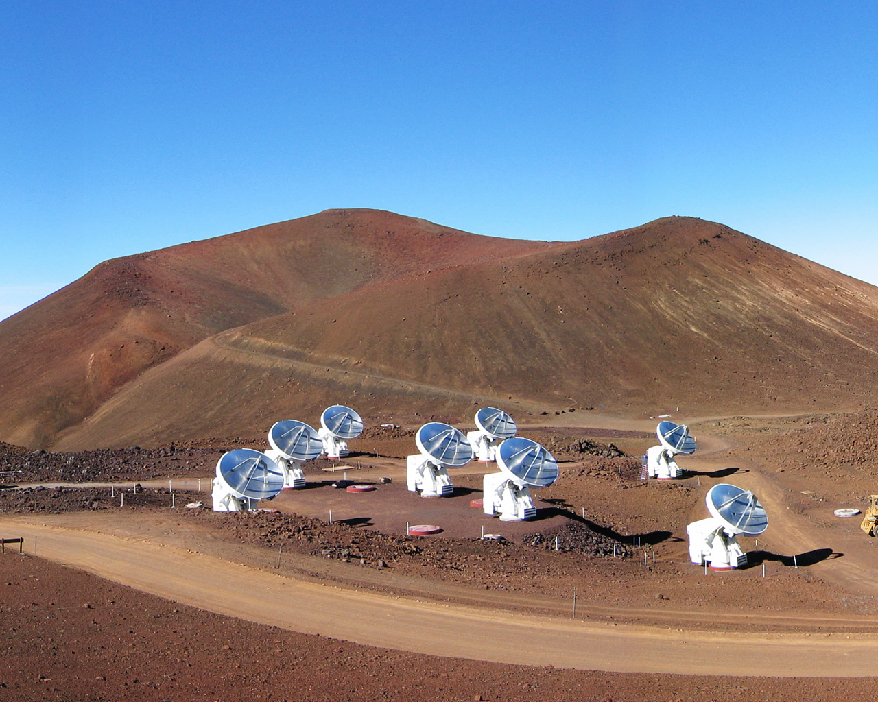 The Submillimeter Array (SMA) on Mauna Kea, Hawaii | ESO