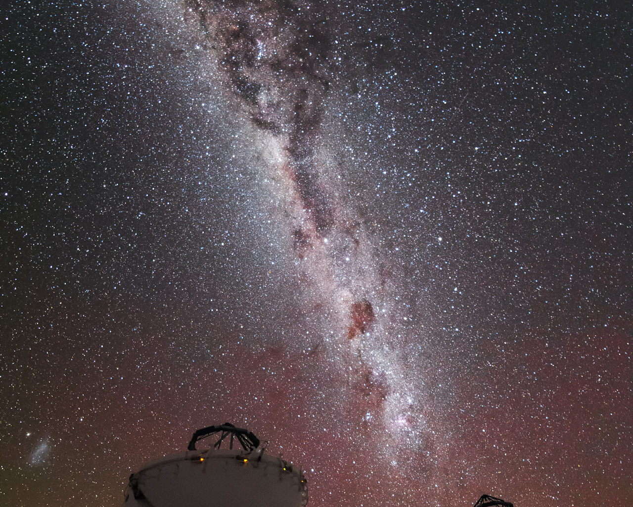 Auxiliary Telescopes and the Milky Way | ESO Nederland