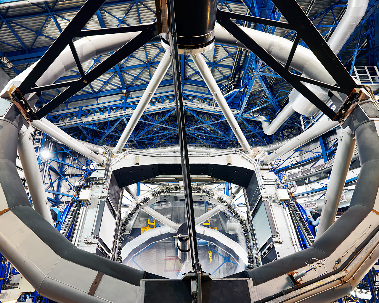 The top ring of a VLT Unit Telescope | ESO