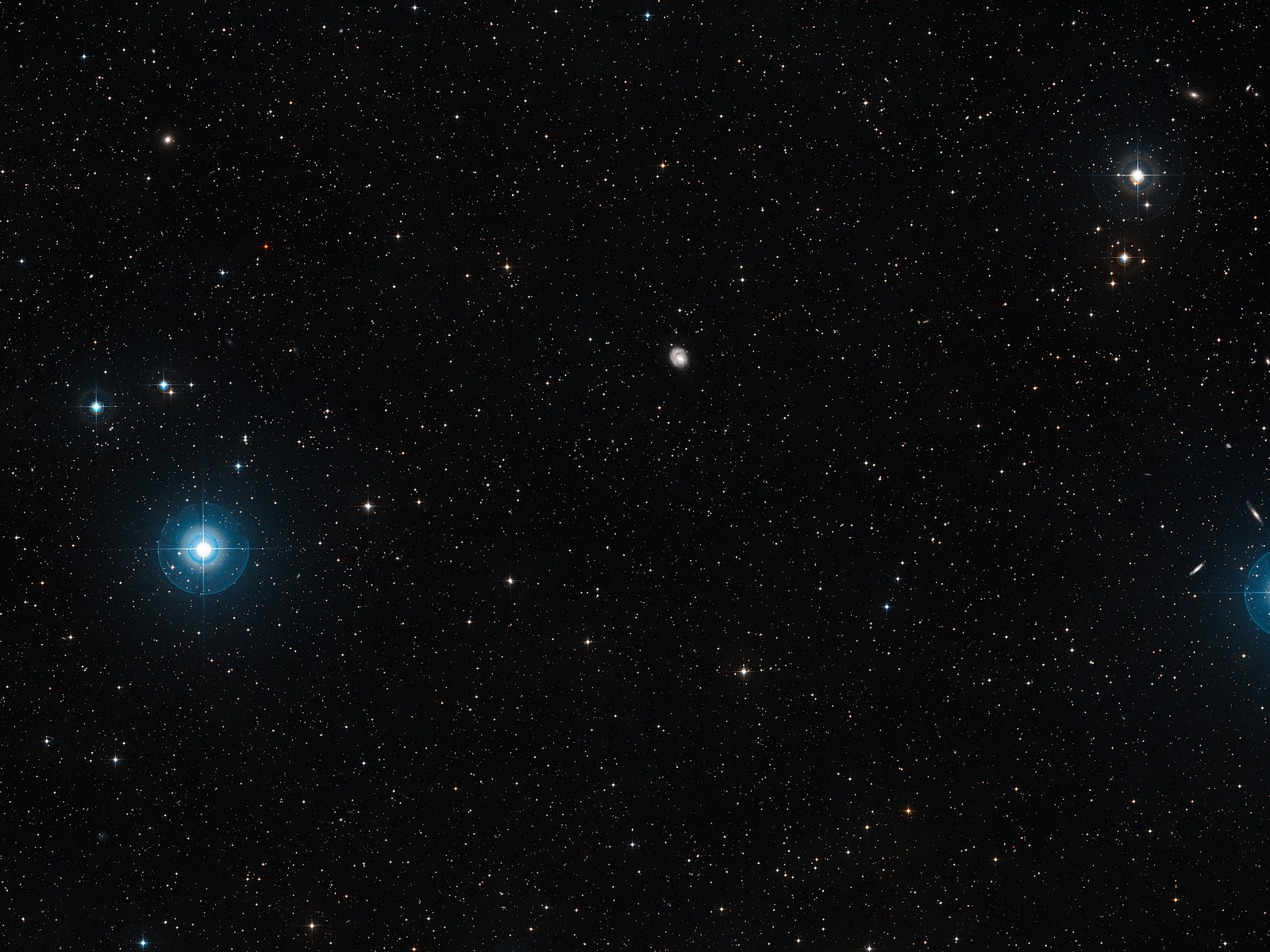 Wide-field view of the sky around the spiral galaxy NGC 1637 | ESO