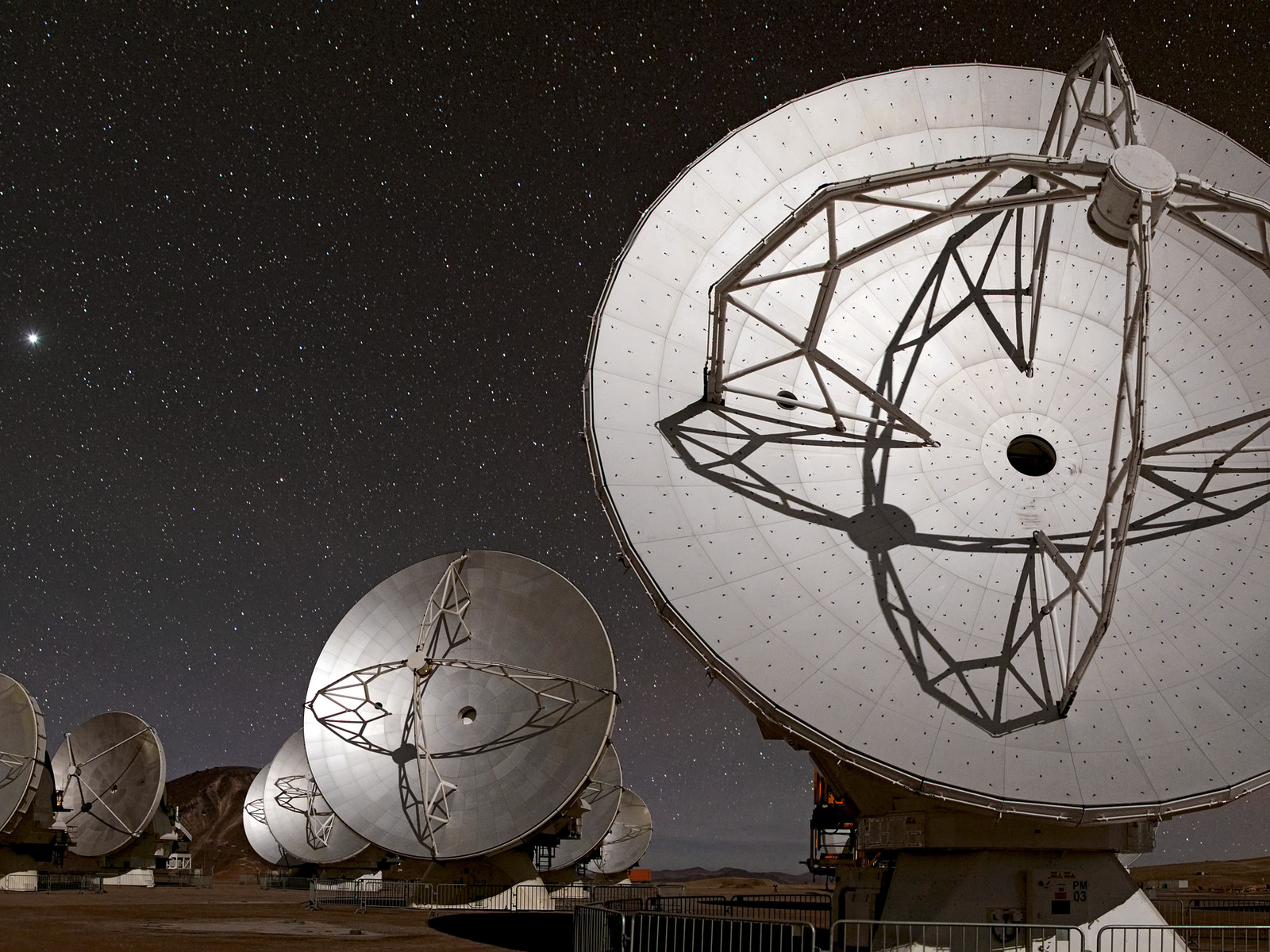 ALMA's world at night | ESO