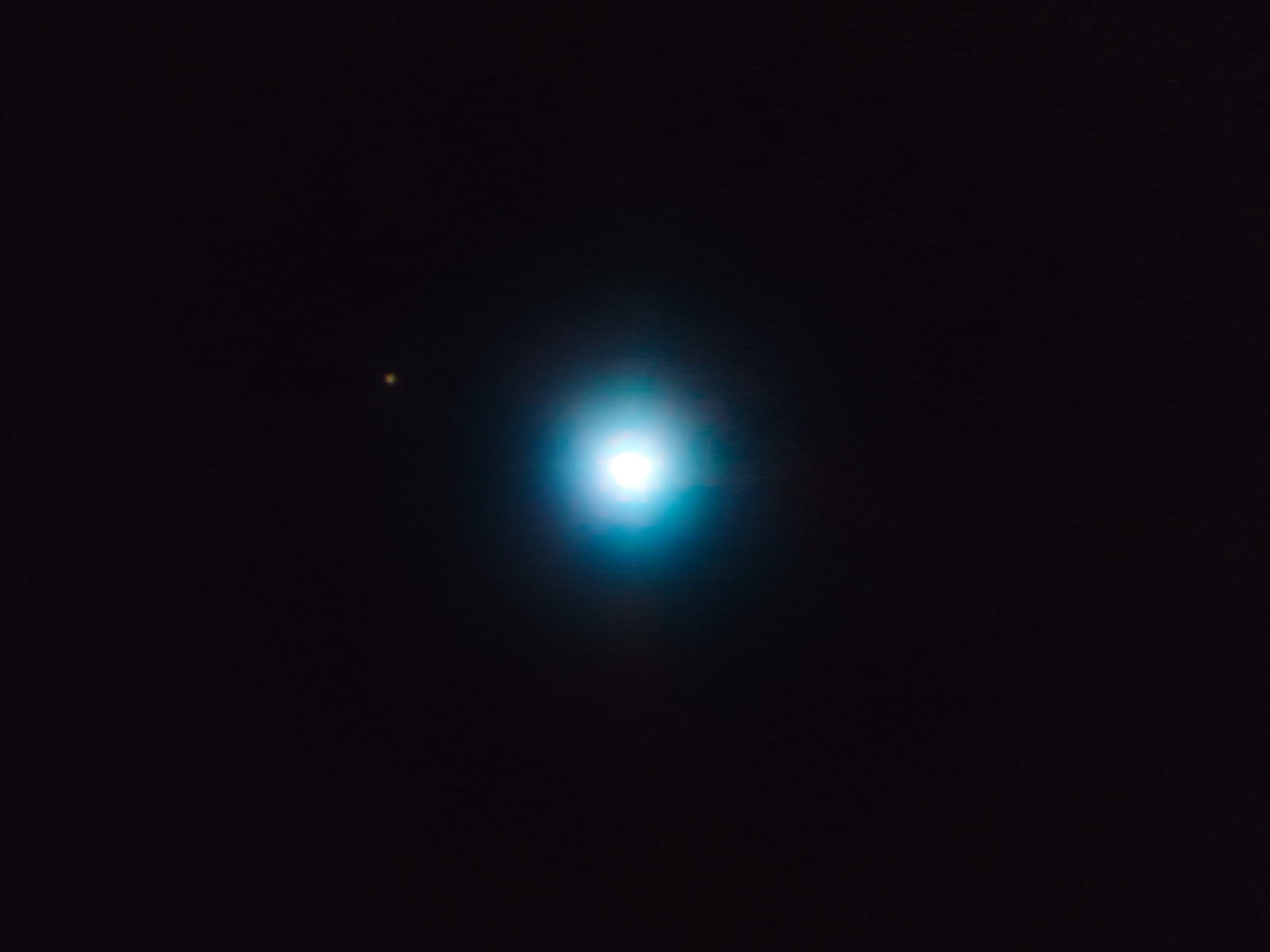 VLT snaps an exotic exoplanet “first” | ESO