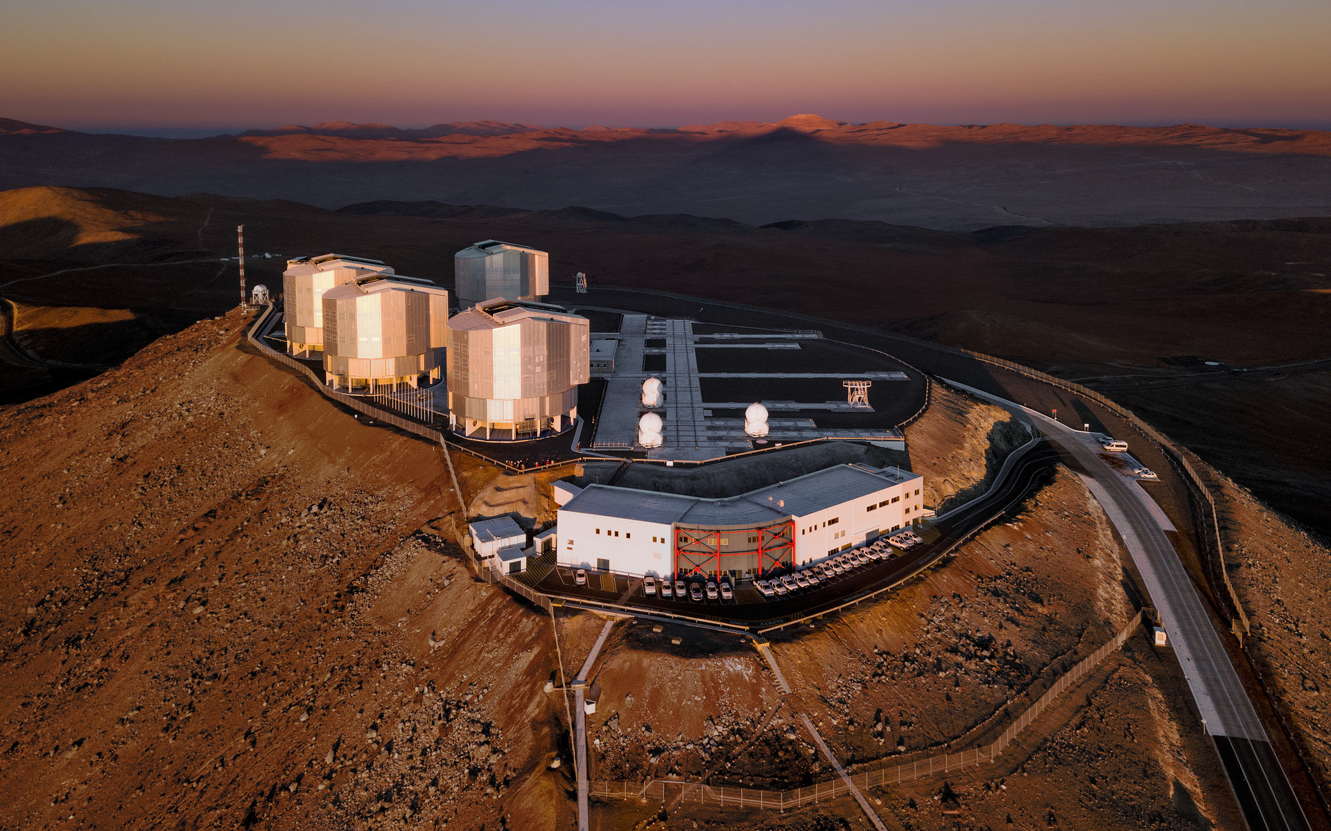 Sunset behind the VLT | ESO