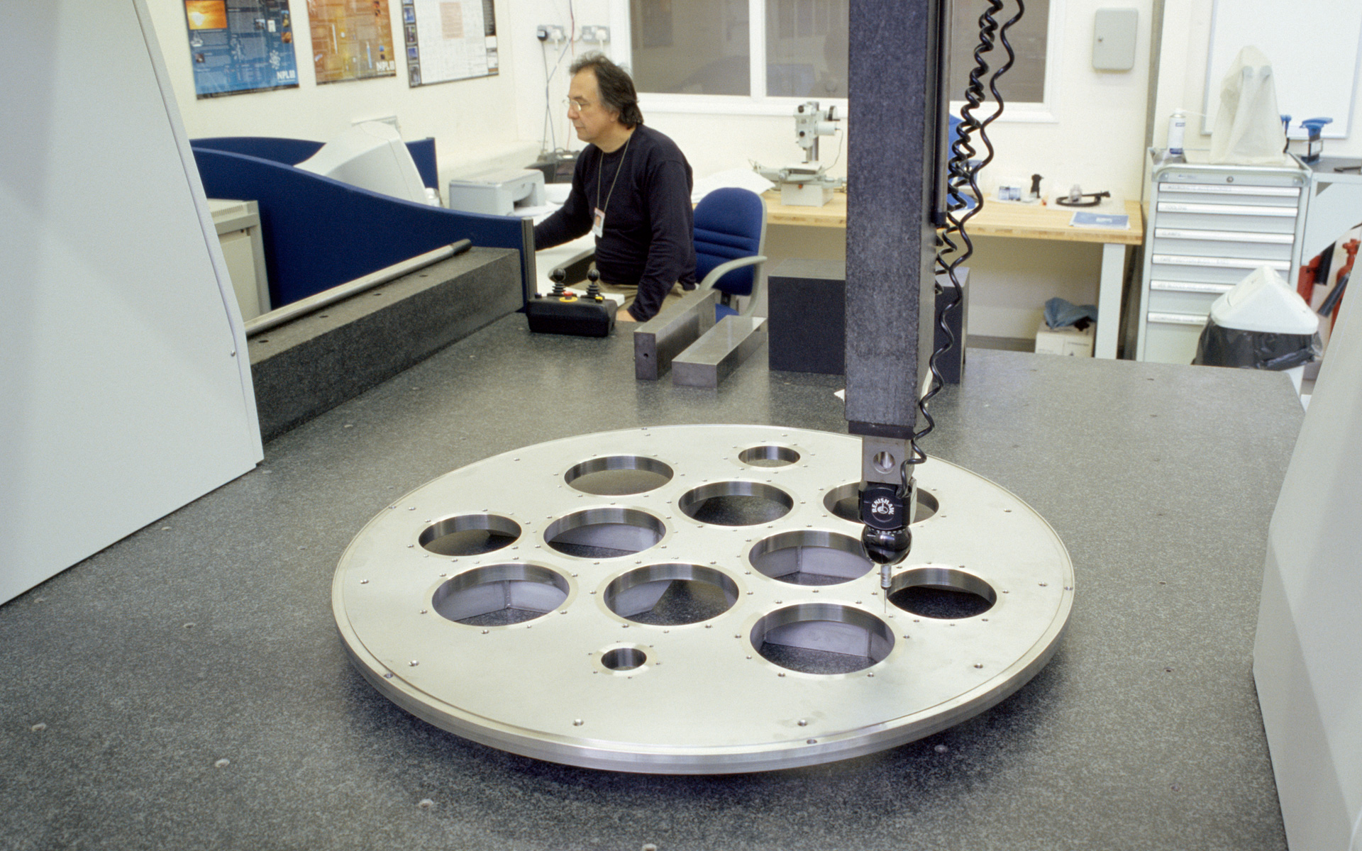 ALMAassembly work at Rutherford Appleton Laboratory | ESO France