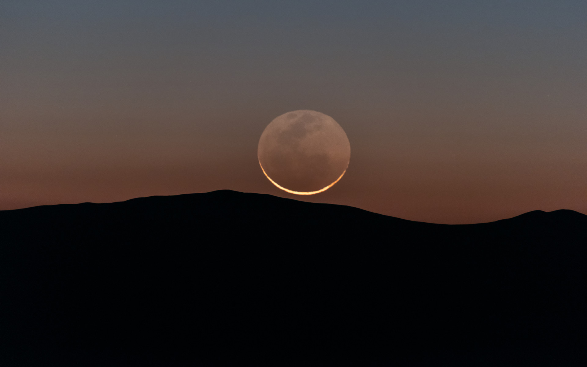 Good Moon rising | ESO