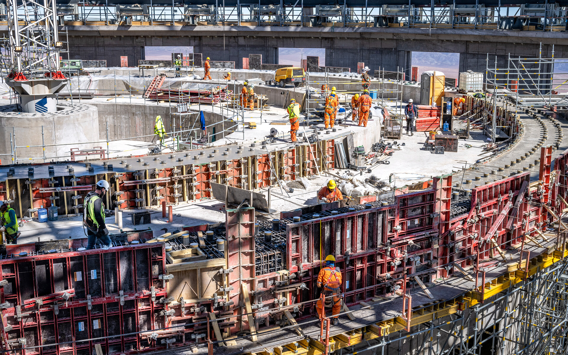 Work in progress inside the ELT dome | ESO