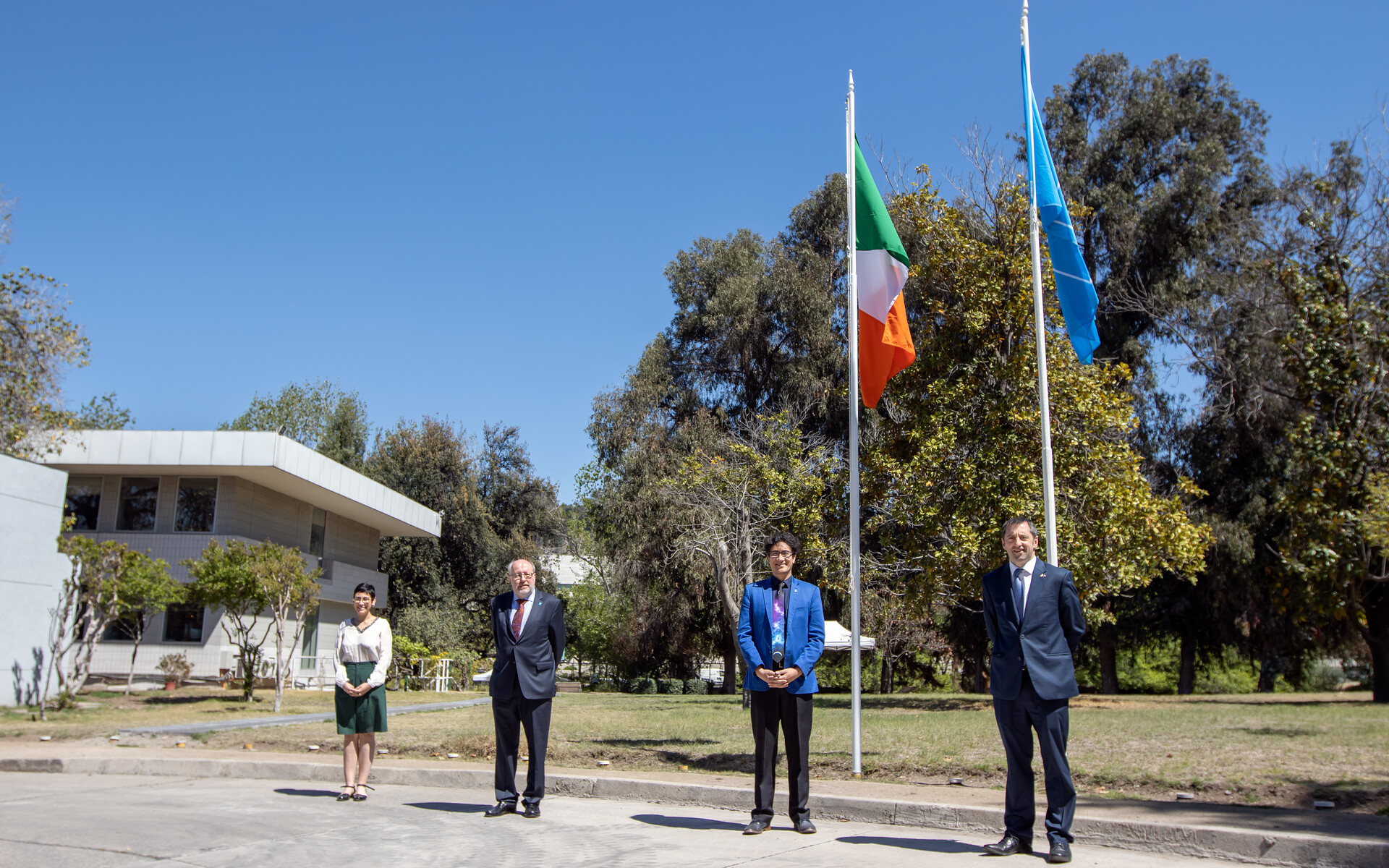 Irish Ambassador in Chile visits ESO offices in Santiago | ESO Australia
