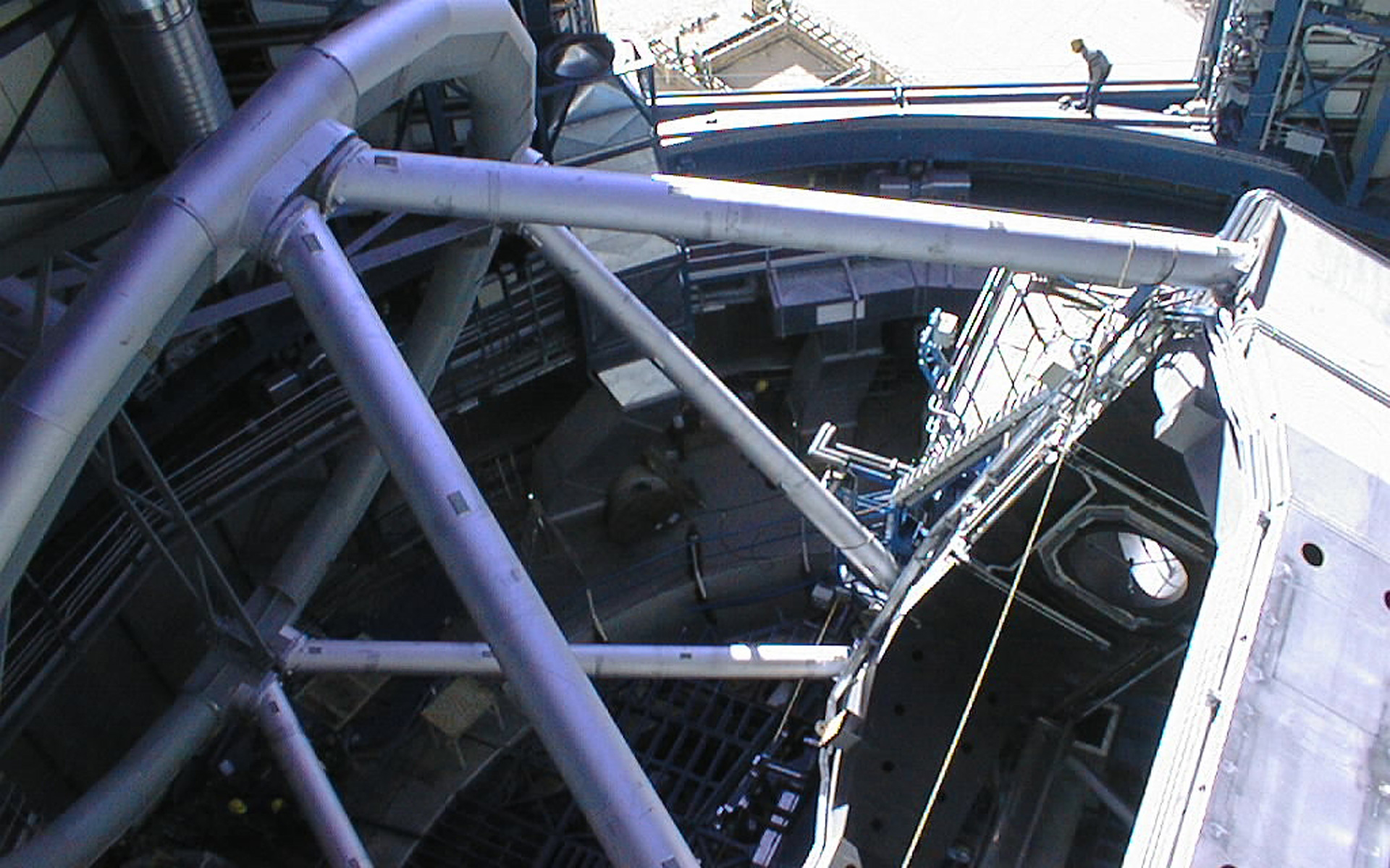 Testing the UT1 mechanical structure | ESO France