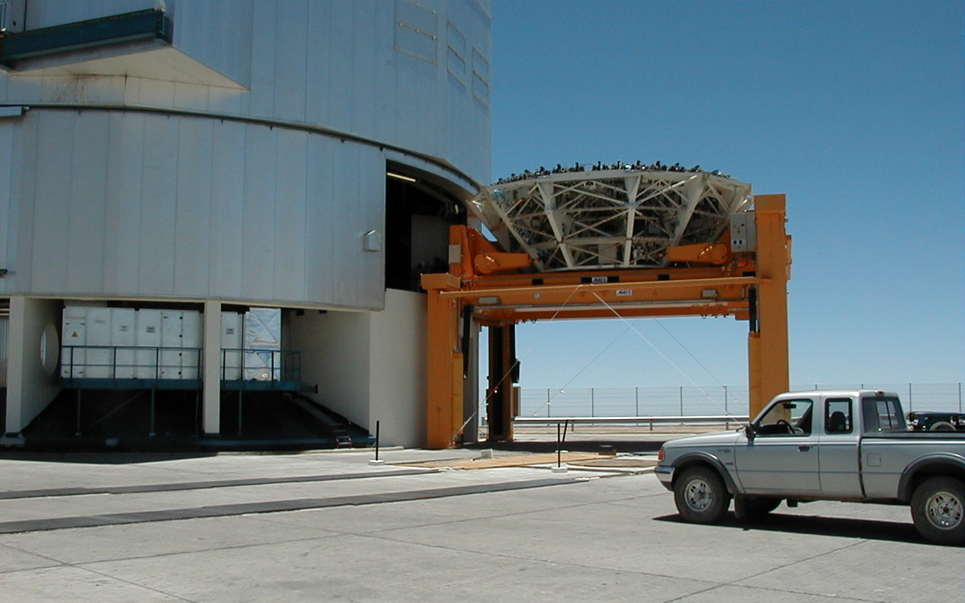 M1 mirror cell removal | ESO Australia