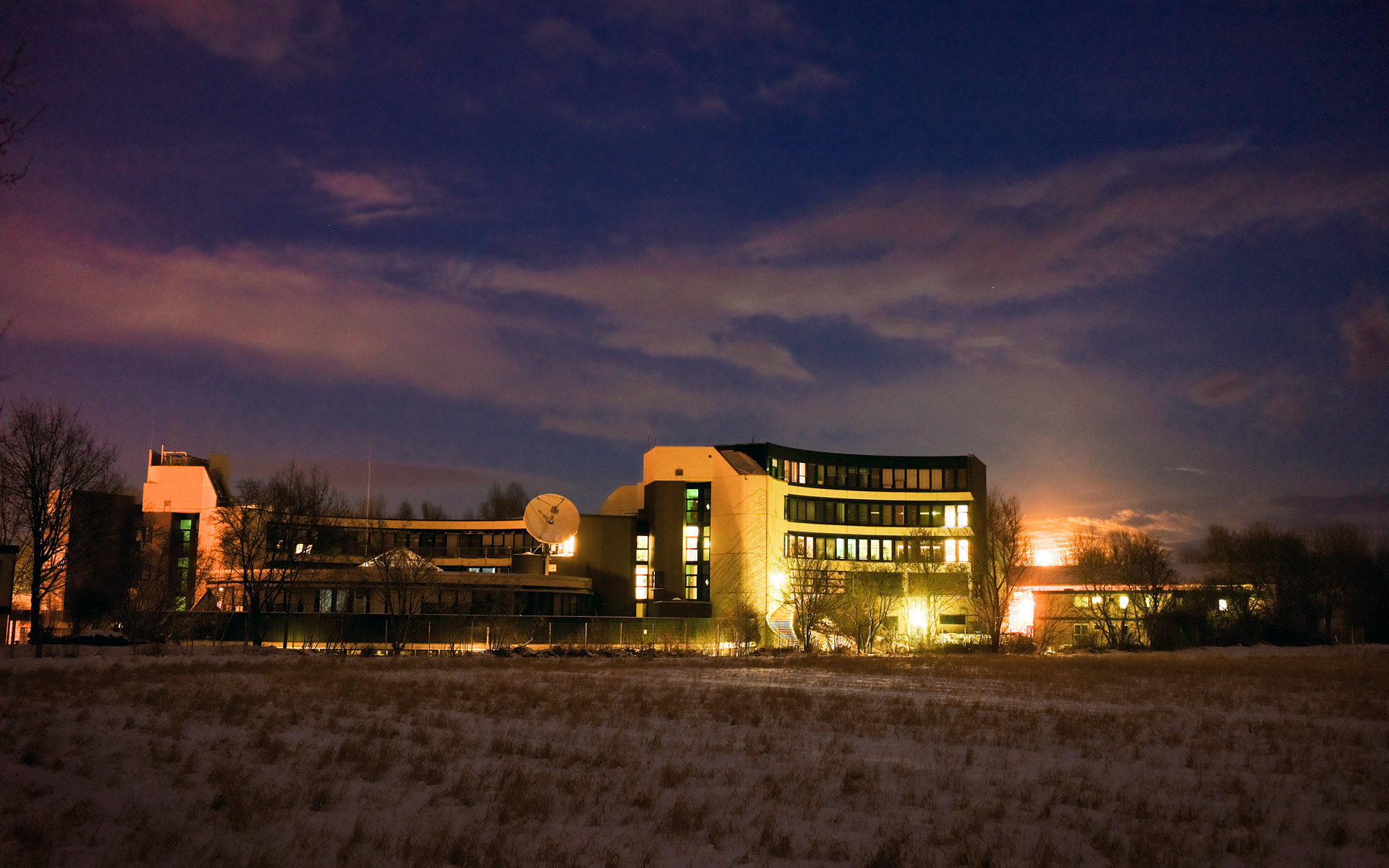 ESO Headquarters moonrise | ESO Nederland