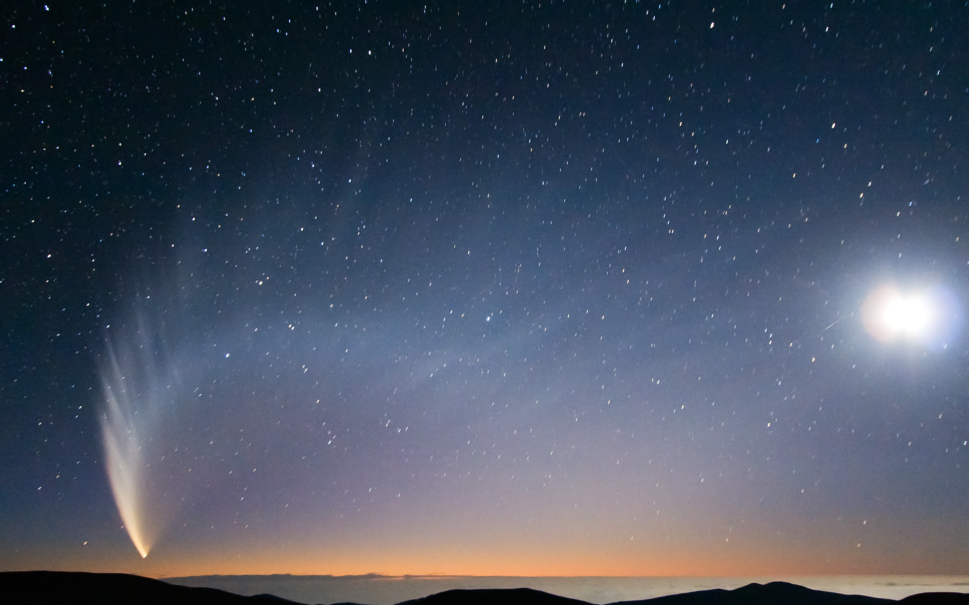 Comet McNaught over the Pacific Ocean | ESO