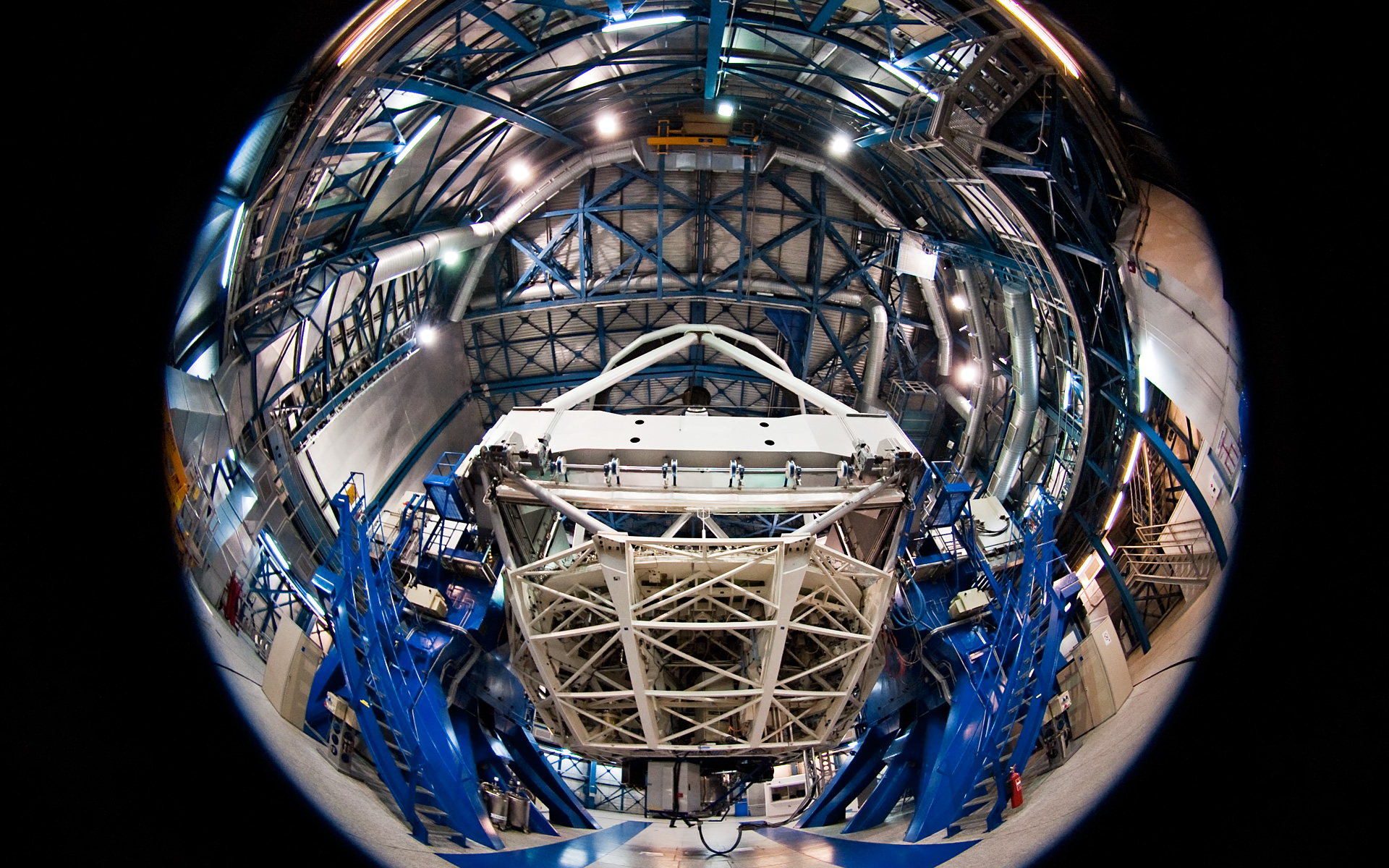Inside the VLT Yepun Telescope | ESO