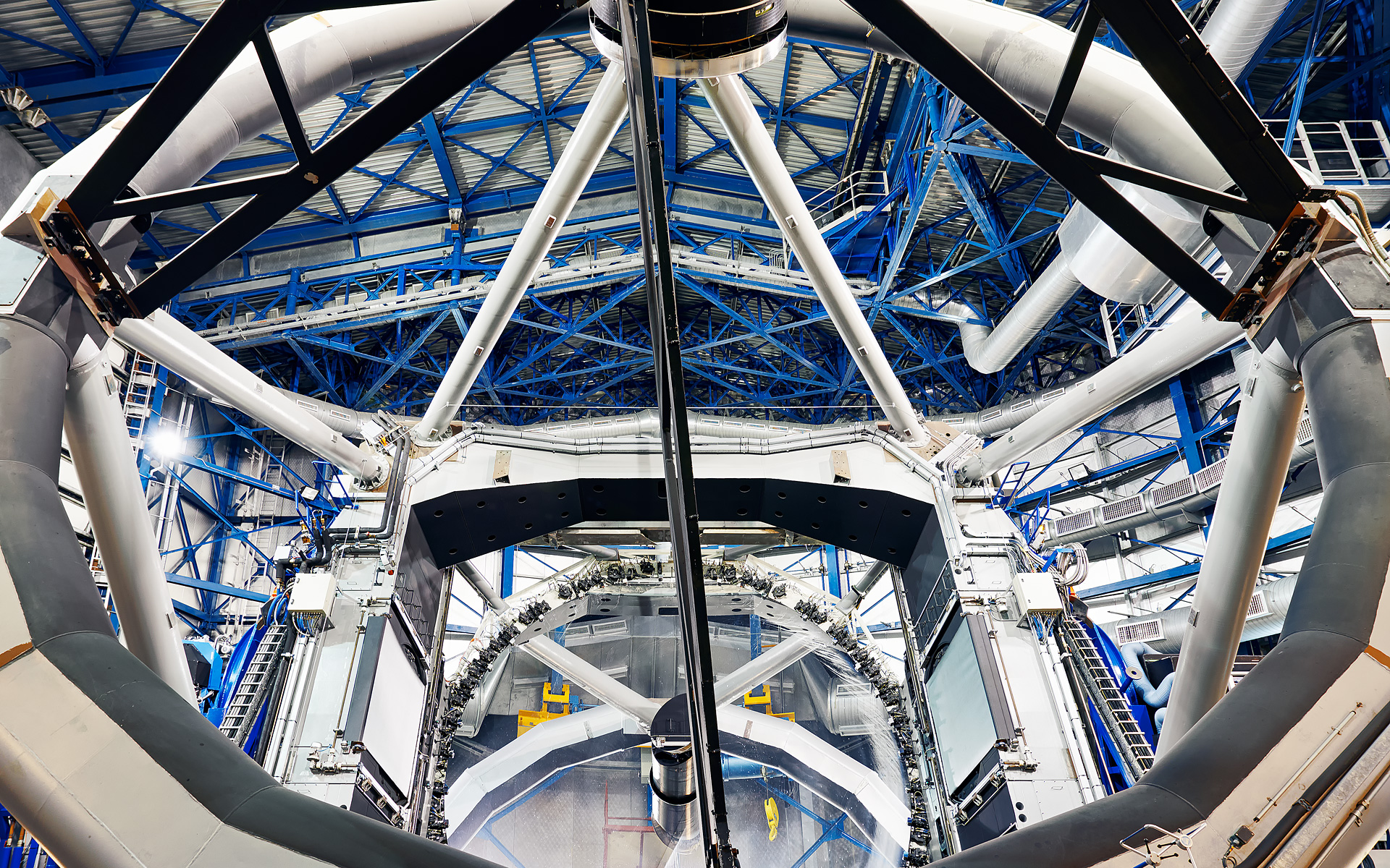 The top ring of a VLT Unit Telescope | ESO