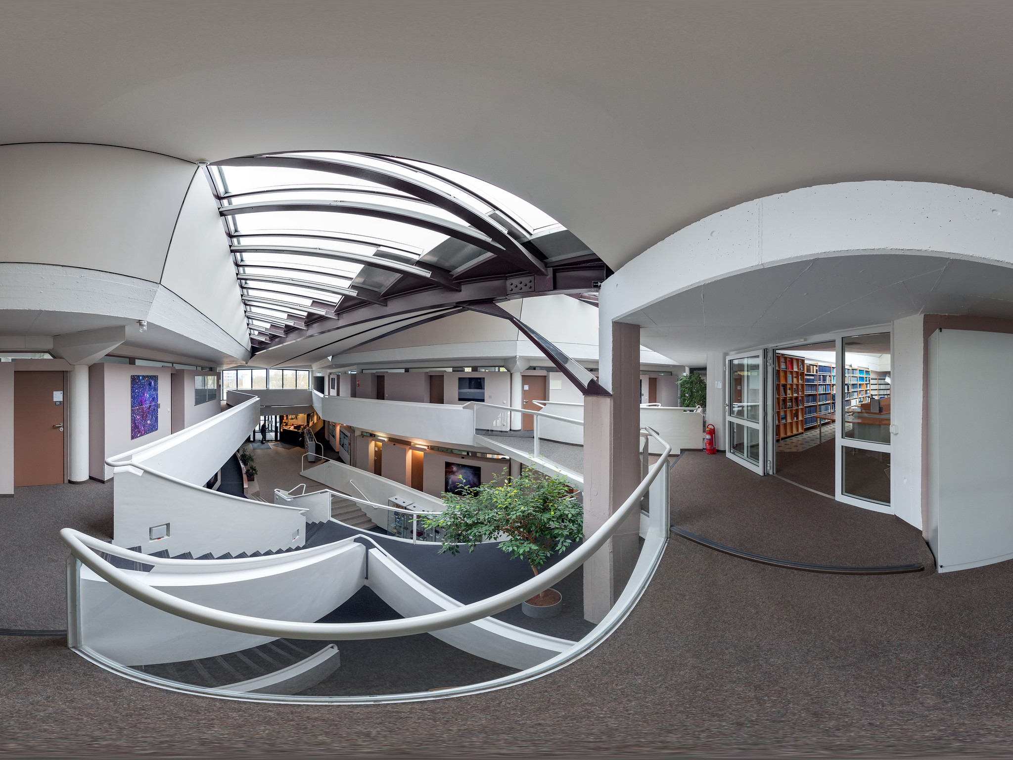 Entrance to the ESO Headquarters library | ESO Polska