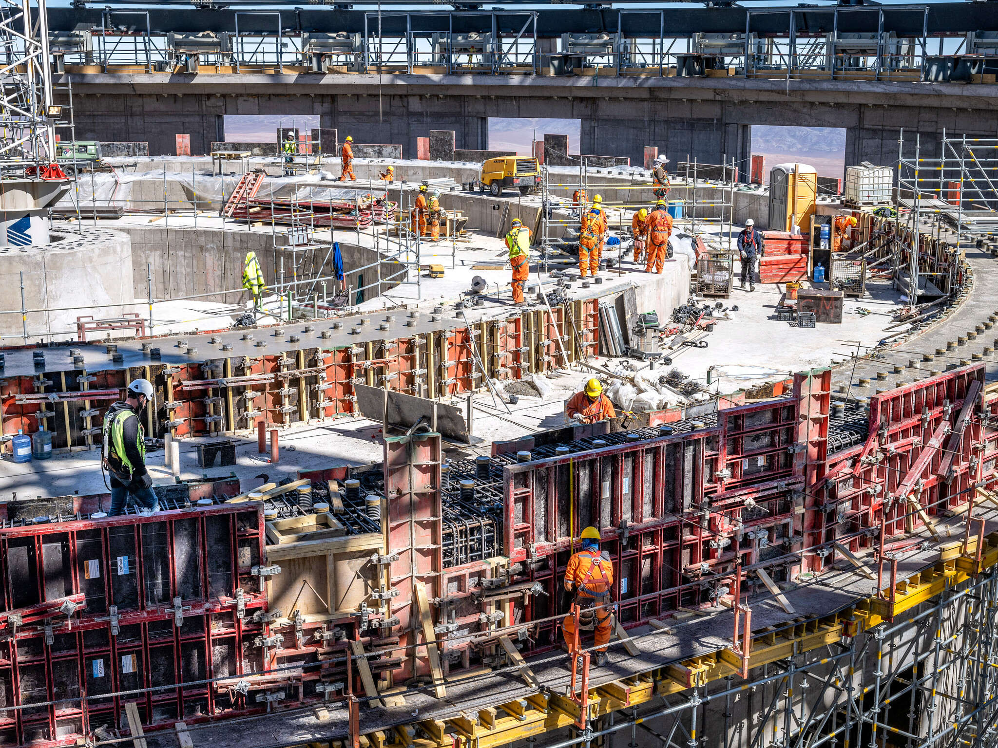 Work in progress inside the ELT dome | ESO Deutschland