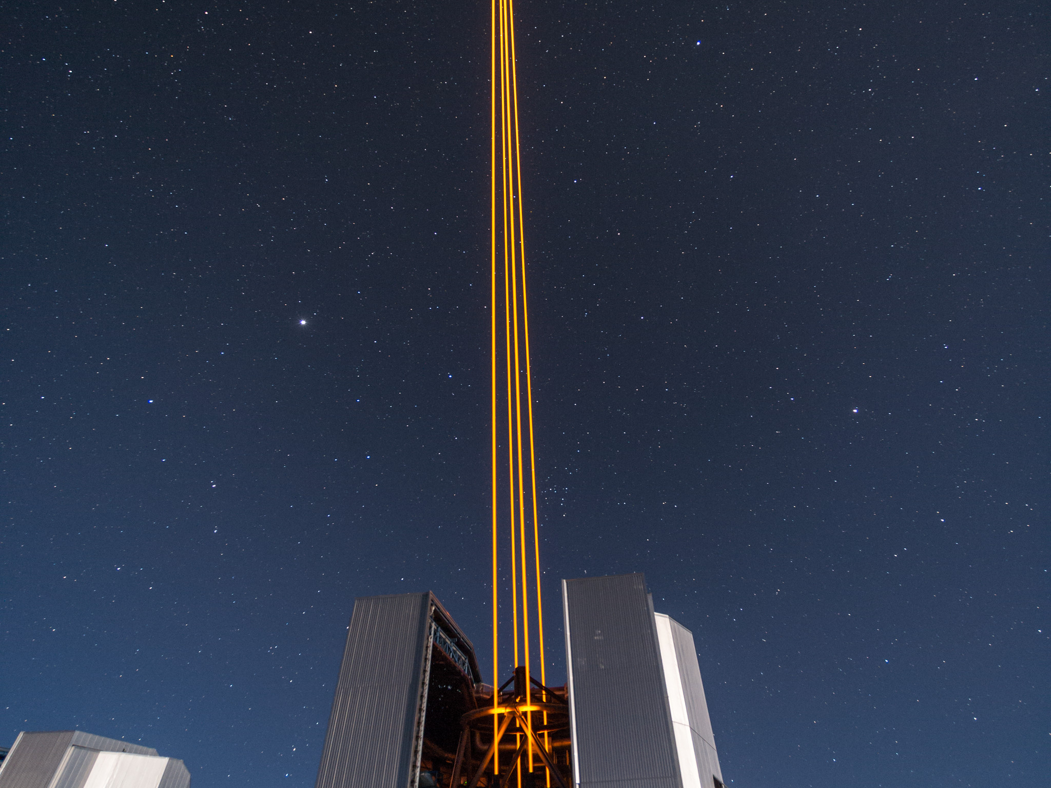 The most powerful laser guide star system in the world sees first light ...