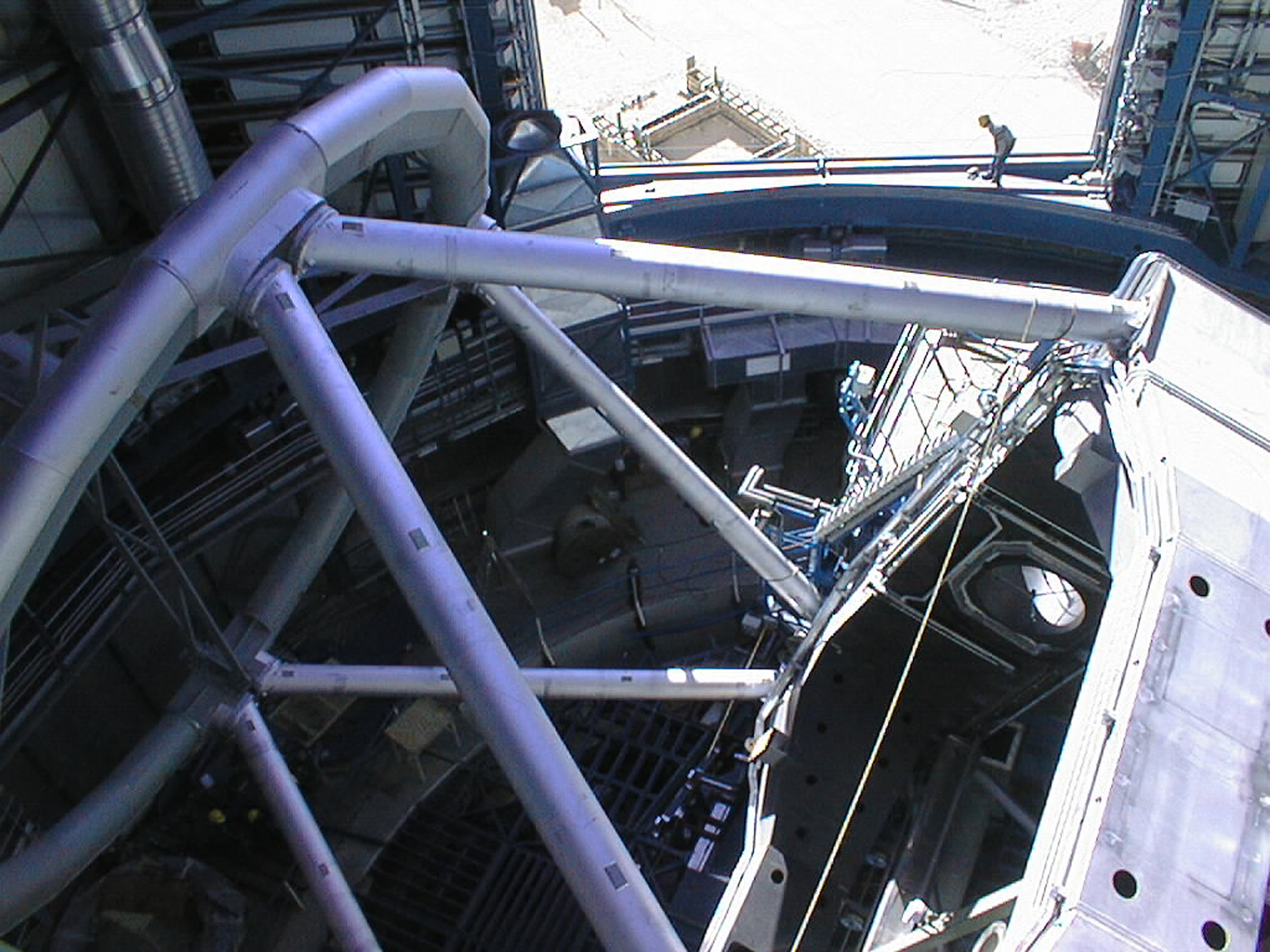 Testing the UT1 mechanical structure | ESO Suisse