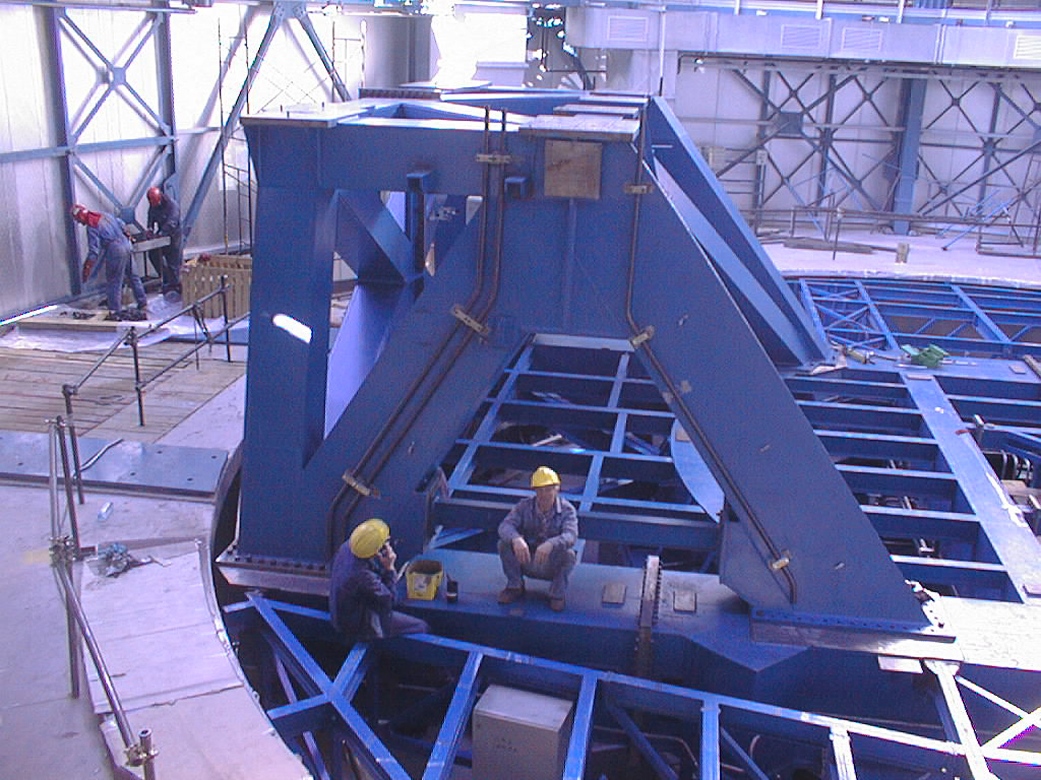 UT4 intermediate tower in azimuth baseframe | ESO Australia