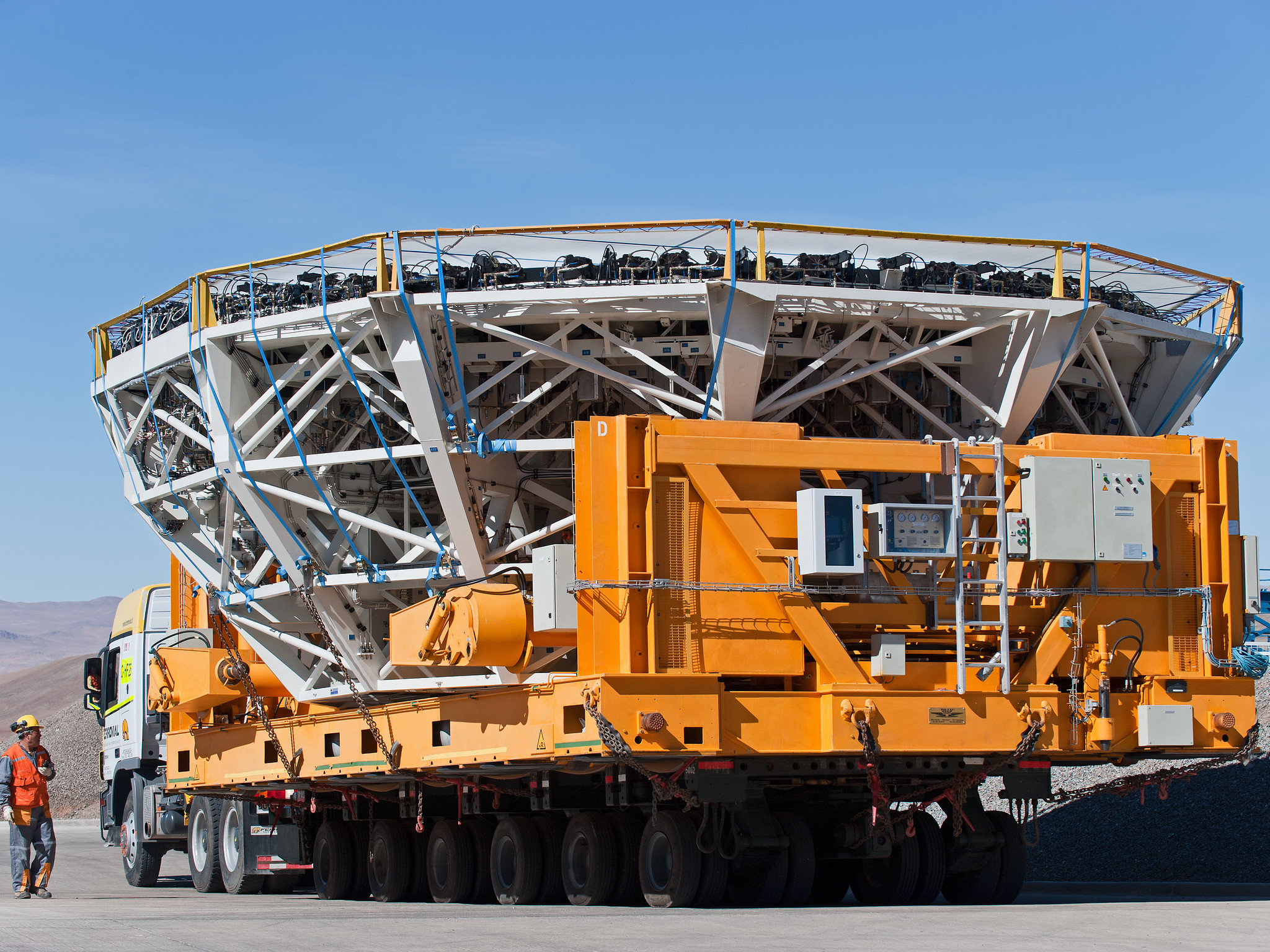 UT4 cell being transported | ESO France