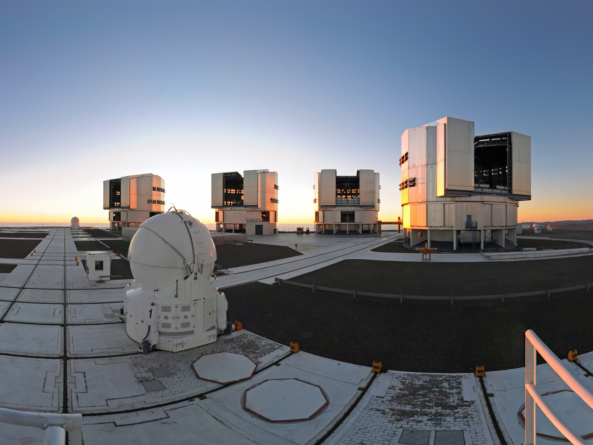 360° panorama of the VLT platform at sunset | ESO